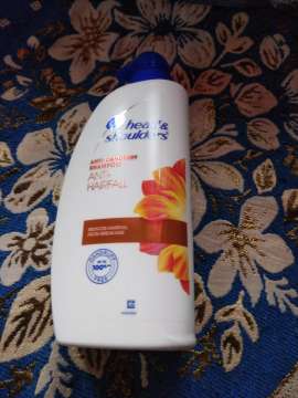 Head Shoulders Anti Dandruff Anti Hairfall Shampoo Reviews: Latest ...