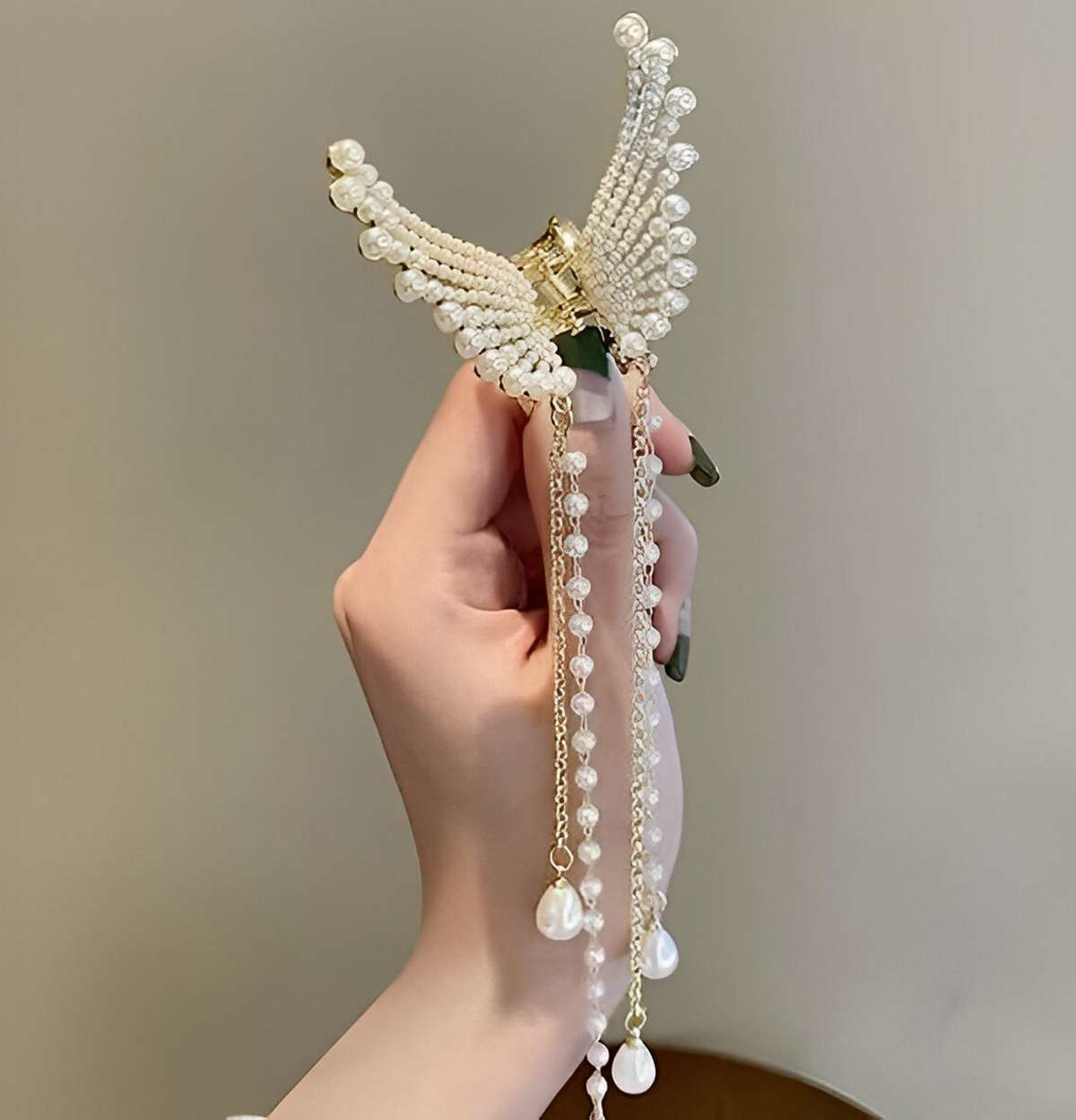 Latest Stylish Pearl Butterfly Hair Clutcher For Women And Girls (Pack ...