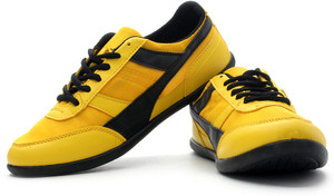GLOBALITE Wings Lightweight Walking Shoes For Men - Buy Yellow, Grey ...