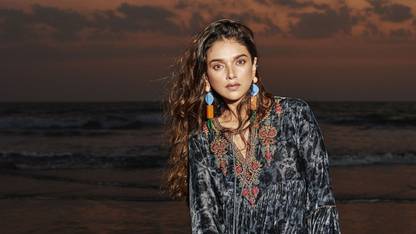 Aditi Rao Hydari poster Multicolor Photo Paper Print Poster ...