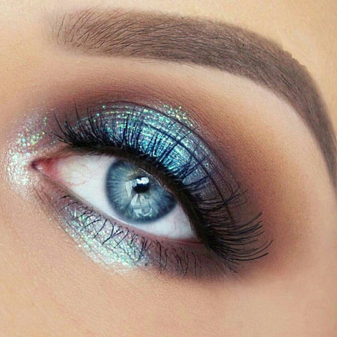 blue glitter makeup