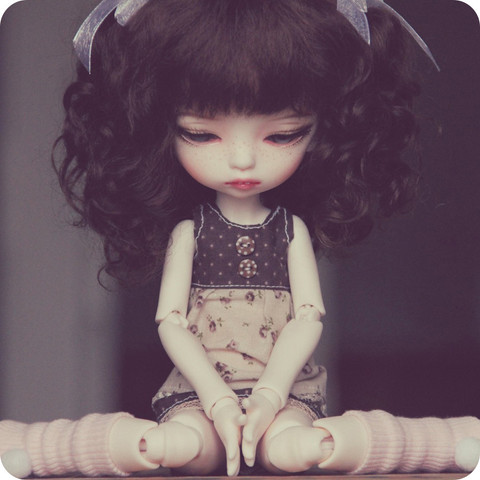 sad dolls
