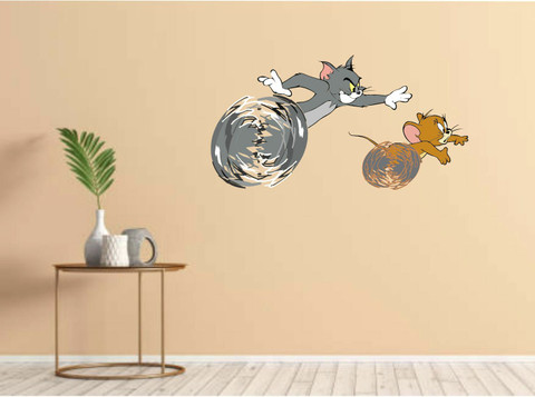 tom running from jerry