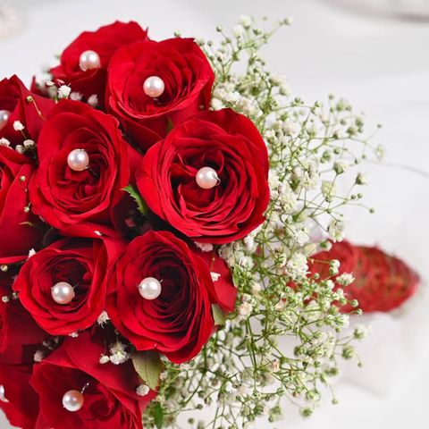 Floweraura Fresh Red Rose Bouquets Price in India - Buy Floweraura ...
