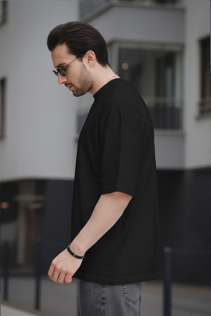 FEEL TRACK Solid Men Round Neck Black T-Shirt - Buy FEEL TRACK Solid ...