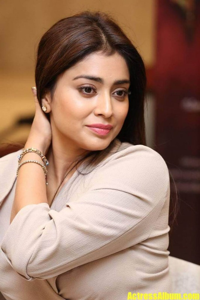 Shriya Hot In Subhash Chandra Bose