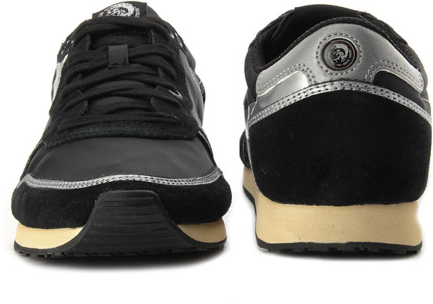 Diesel Sneakers Pass On