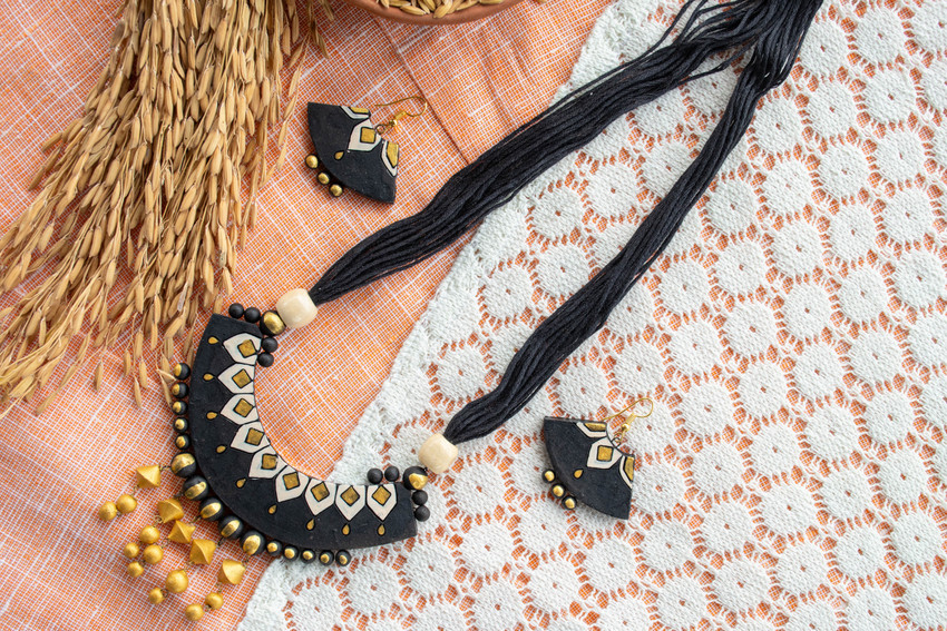 Black Colour Silk Thread Jewellery 2024 epicamlv