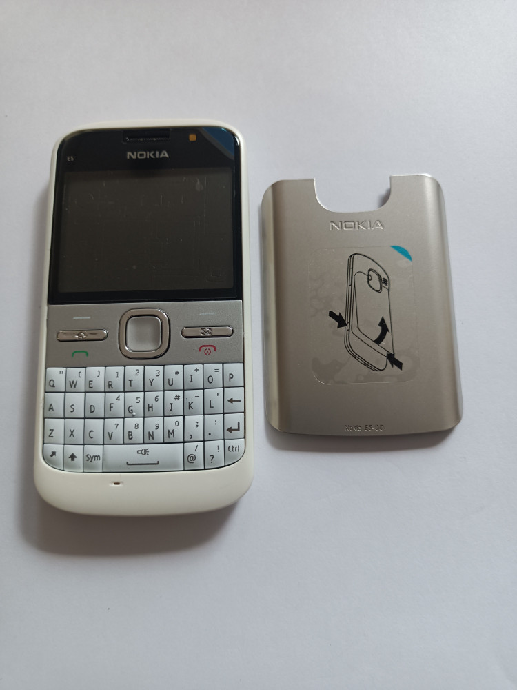 Nokia E5 Silver