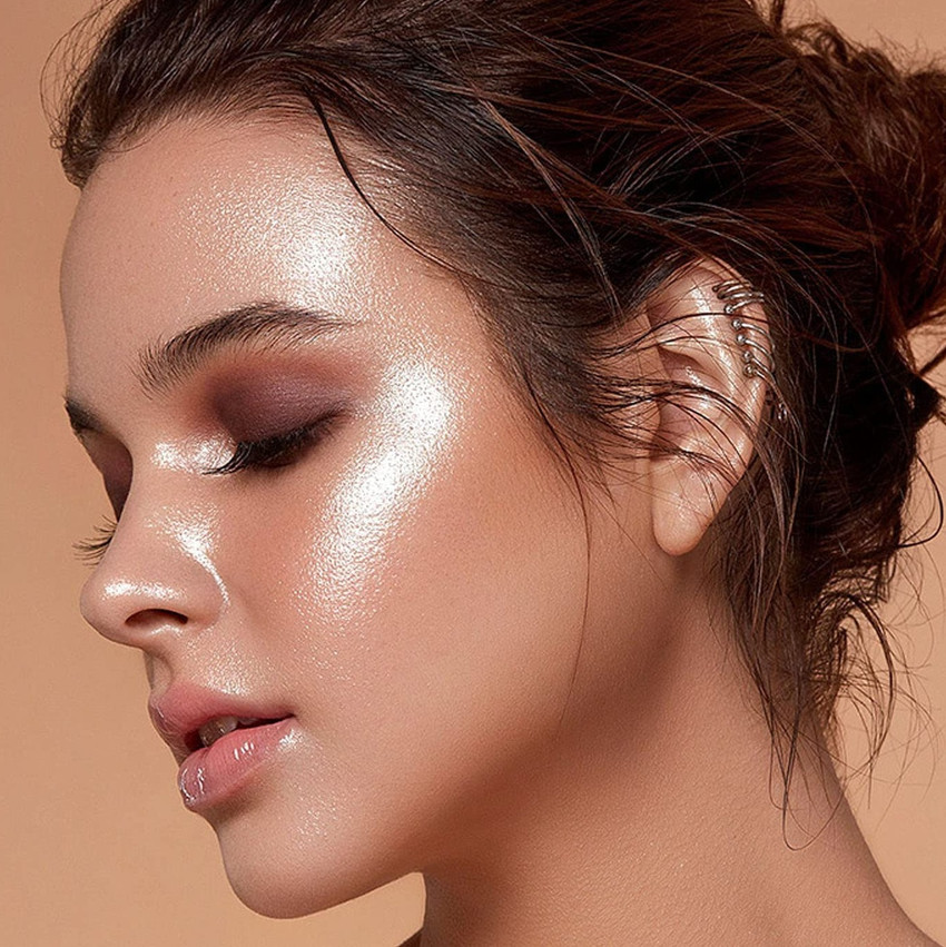 Natural Makeup Finishing Spray | Saubhaya Makeup