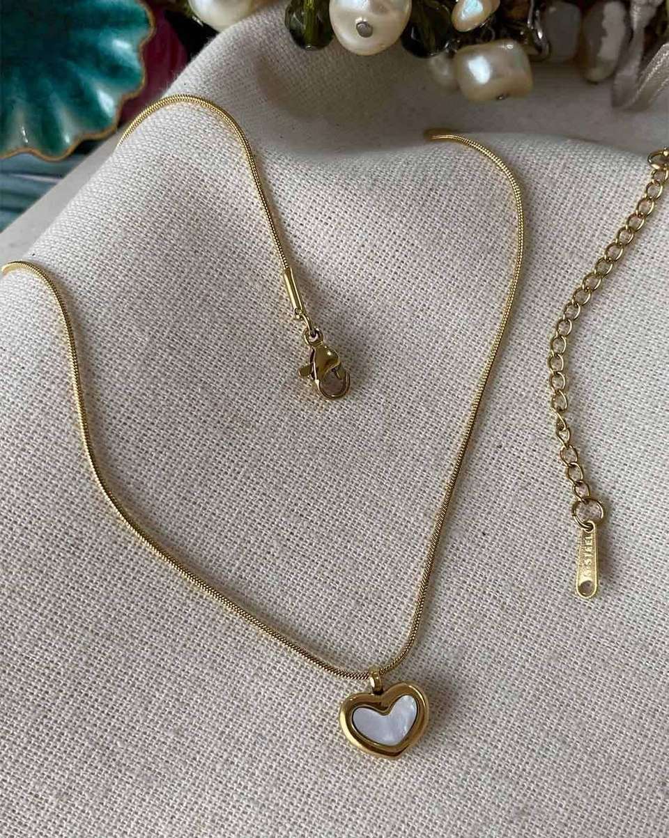 The Glim Little Heart Pendant Gold-plated Mother of Pearl Stainless ...