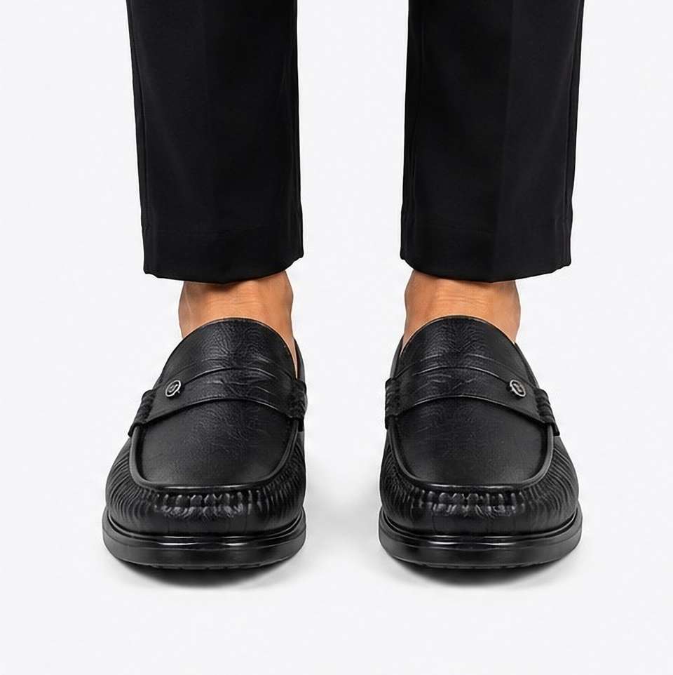LeatherSofty Men's Black Slip-On Formal Loafers MOC Toe Stitched Apron ...