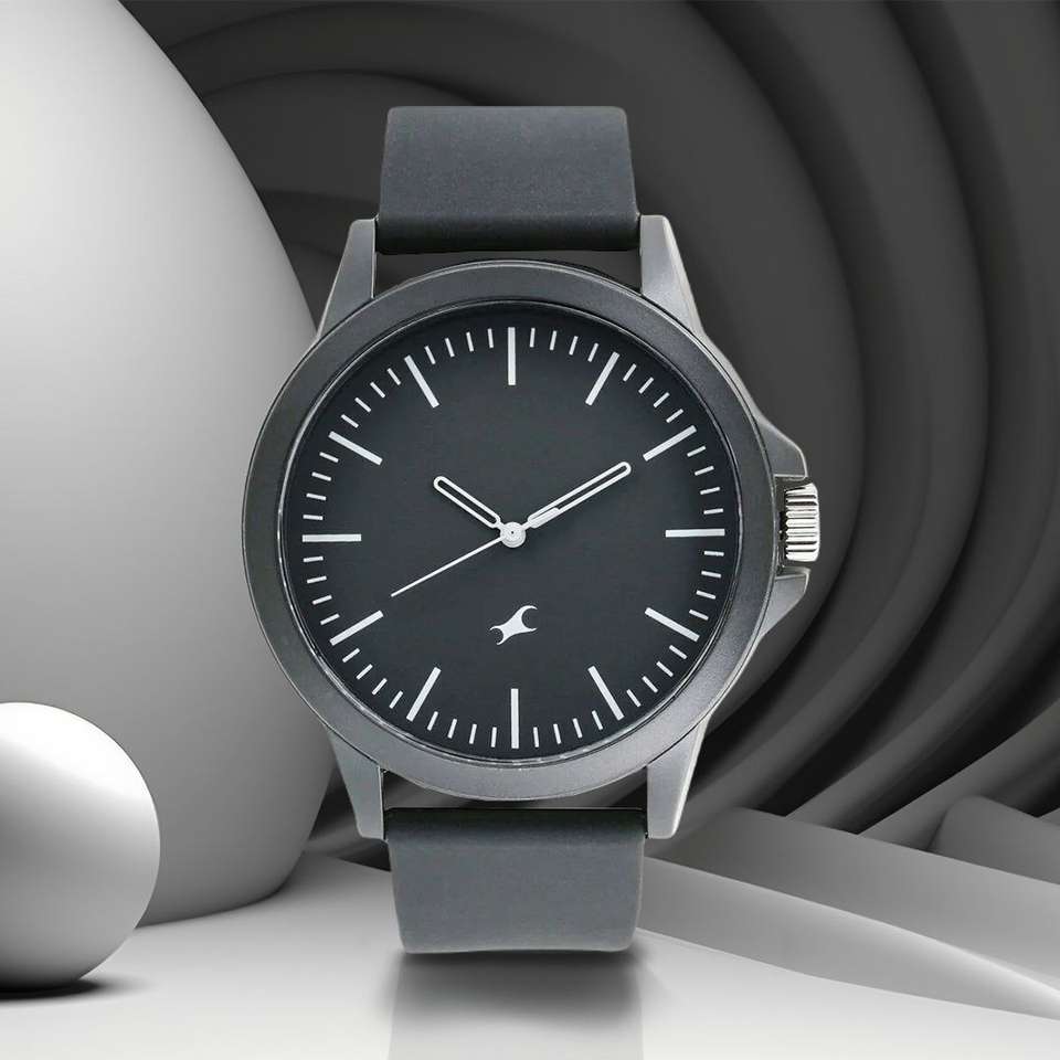 Fastrack 38024PP25 Fastrack Tees Black Dial Black Silicone Strap Unisex ...